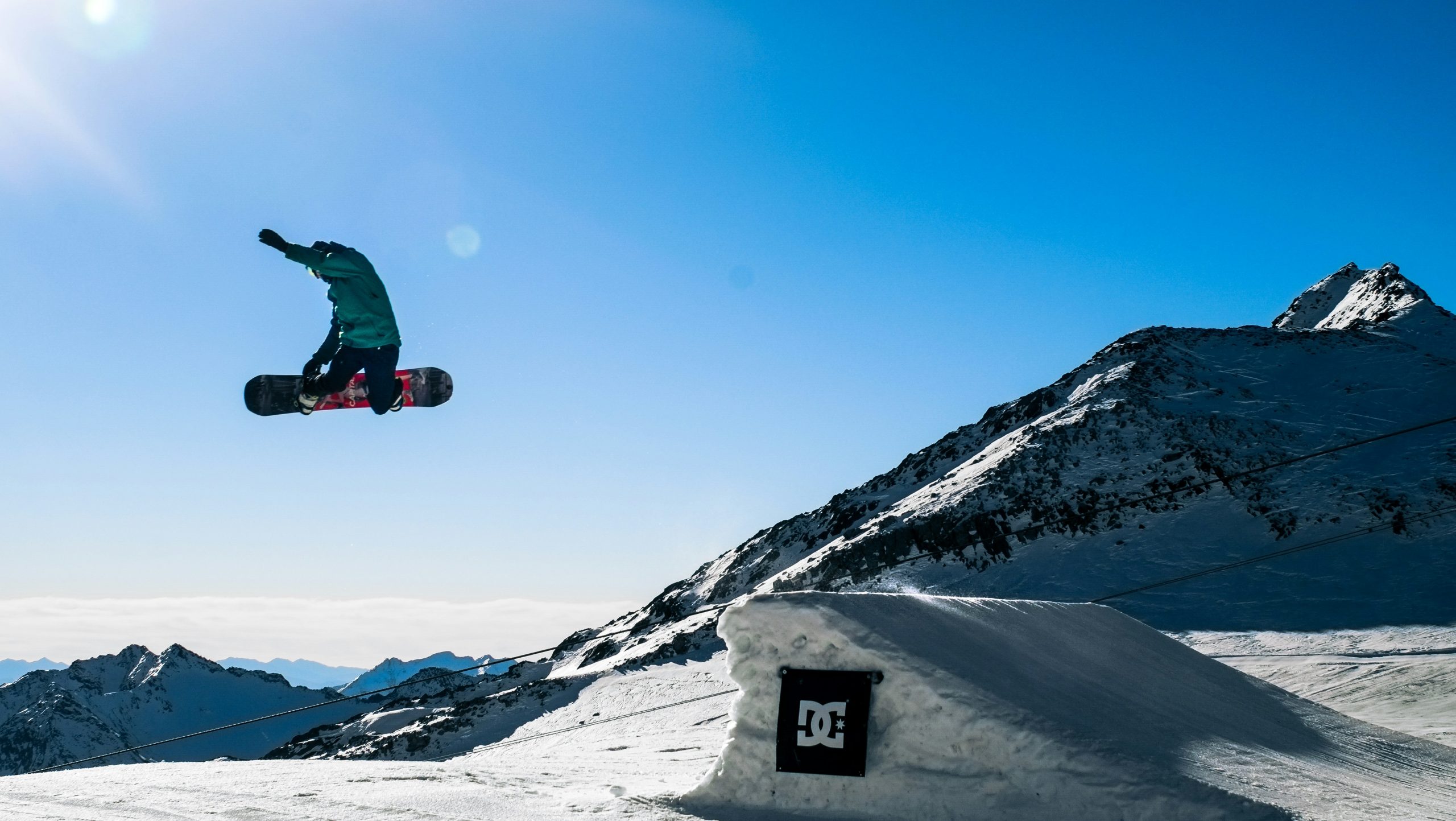 Editing Action Footage: The Best Software for Extreme Sports Enthusiasts