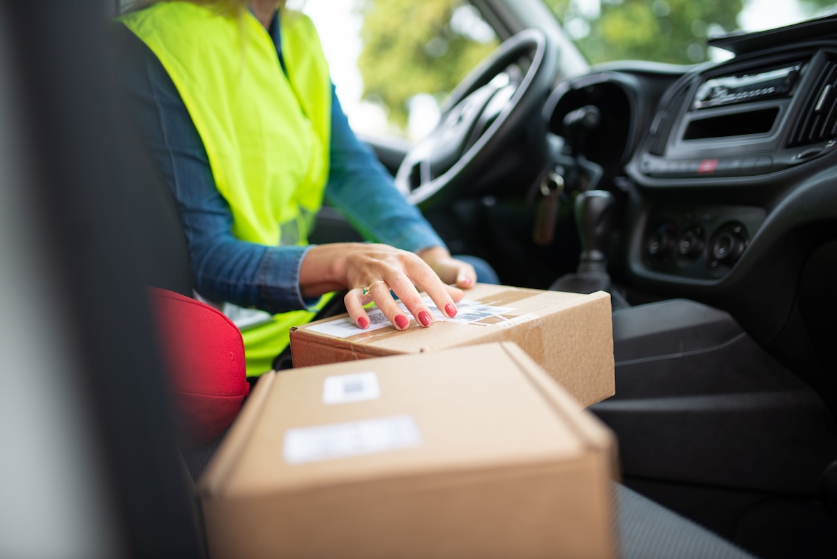 How to Make Shipping Parcels for Your Online Shop as Easy as Possible